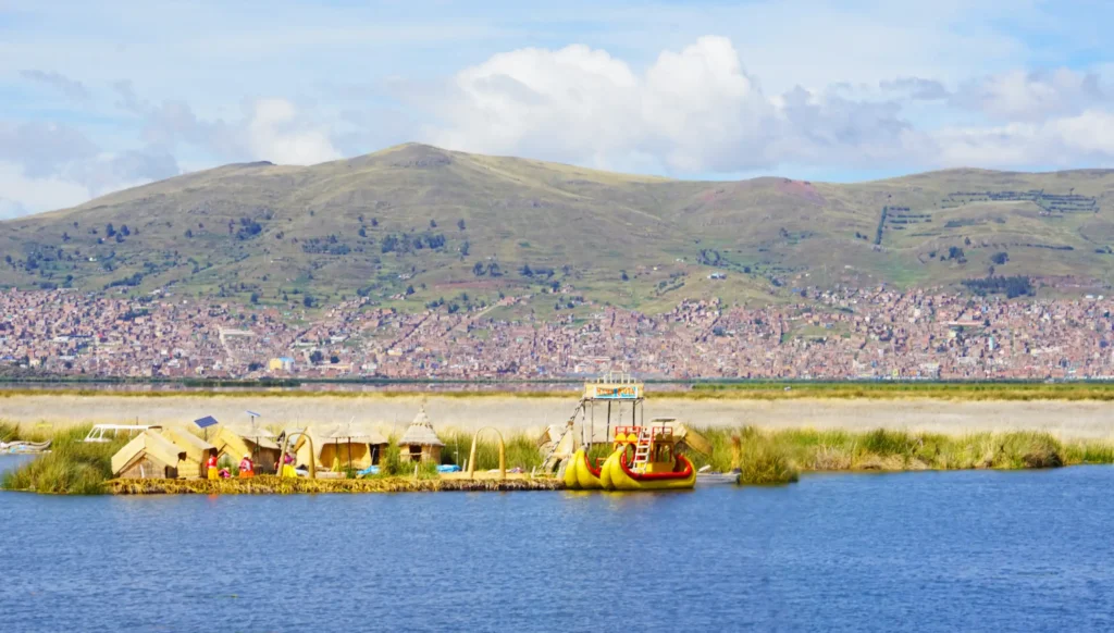 The Floating Islands of Uros - Sparrow Explorer